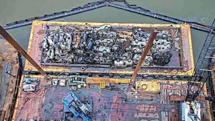 Veja como ficaram carros 0 km retirados de navio tombado (Libras ... Veja como ficaram carros 0 km retirados de navio tombado (Libras ...